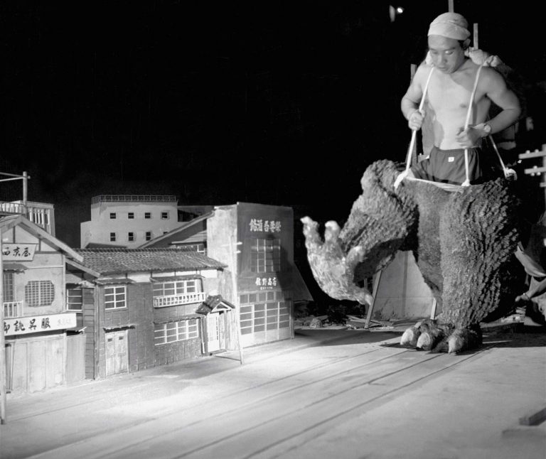 Gojira 1954 Behind the Scenes – Becoming Godzilla