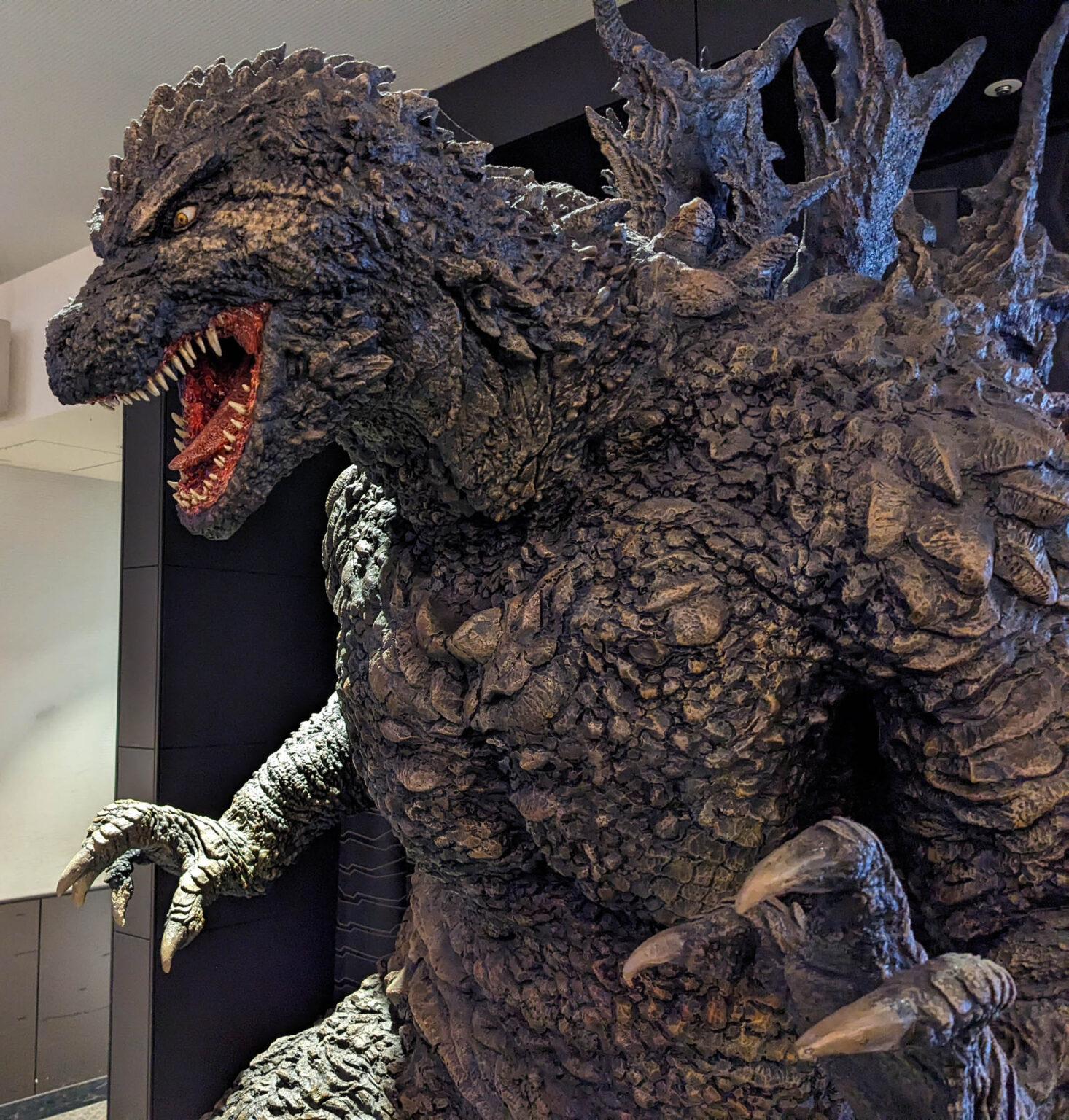 Godzilla Minus One Toho Cinemas Statue – Becoming Godzilla